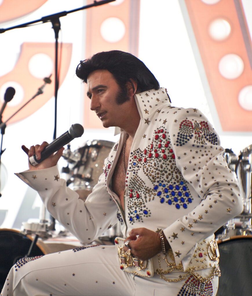 Surfers,Paradise,-,Jan,7,An,Unidentified,Singer,/,Performer | Vegas ...